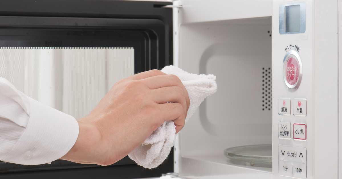 How to Clean Microwave with Baking Soda?