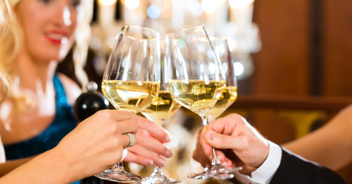 The Ultimate Guide: How to Hold a Champagne Glass